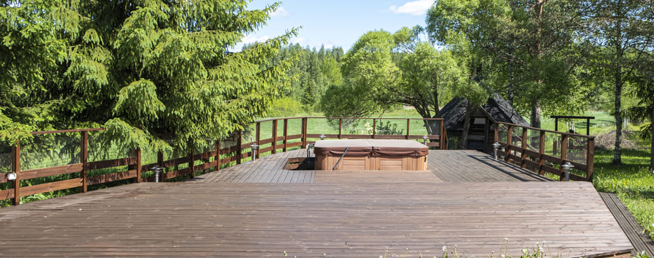 Comment aménager une terrasse avec spa extérieur